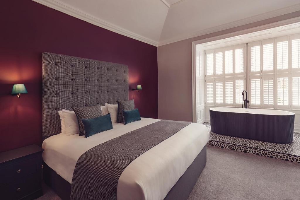 Tweedies Bar and Lodge | Lake District Guide