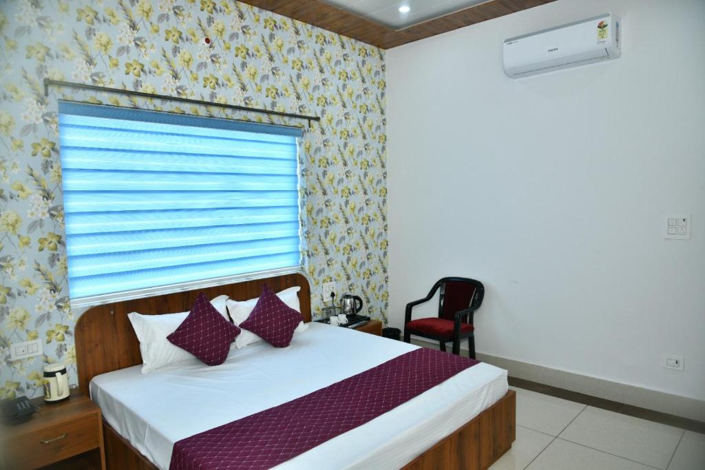 Shiwalik Enclave Hotel in Baddi, India - reviews, prices | Planet of Hotels