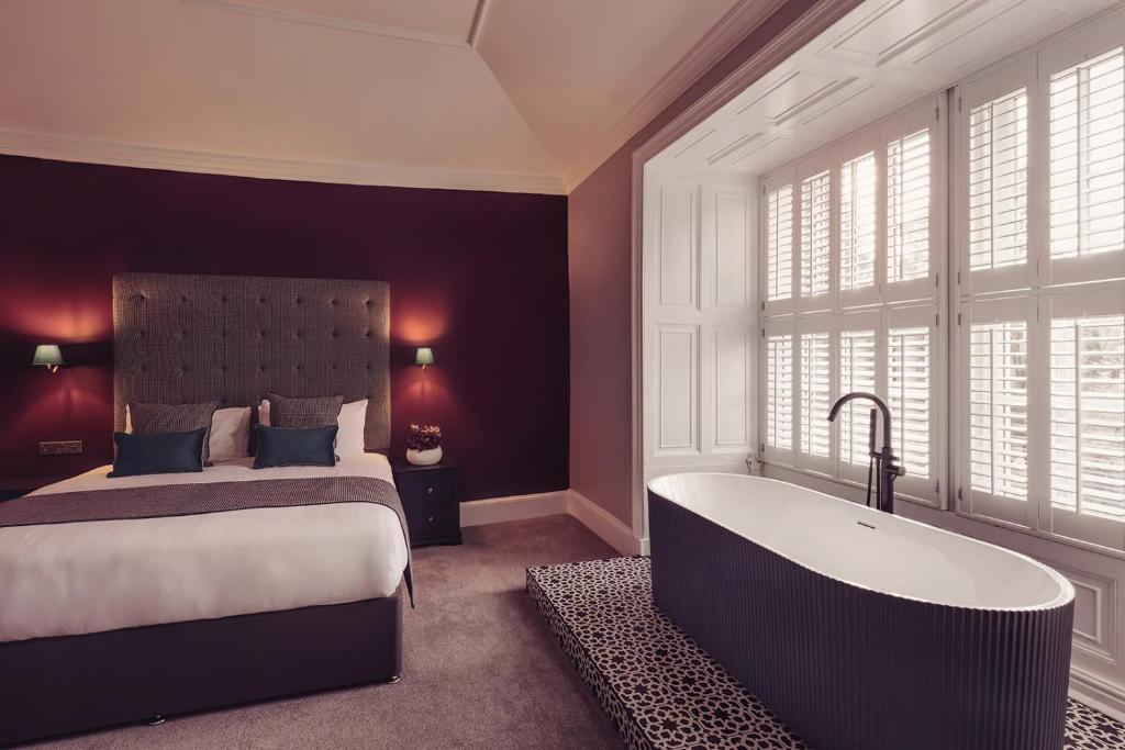 Tweedies Bar and Lodge | Lake District Guide