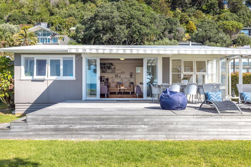 Bach on the Beach - Coast & Country, Onetangi up to 25% OFF