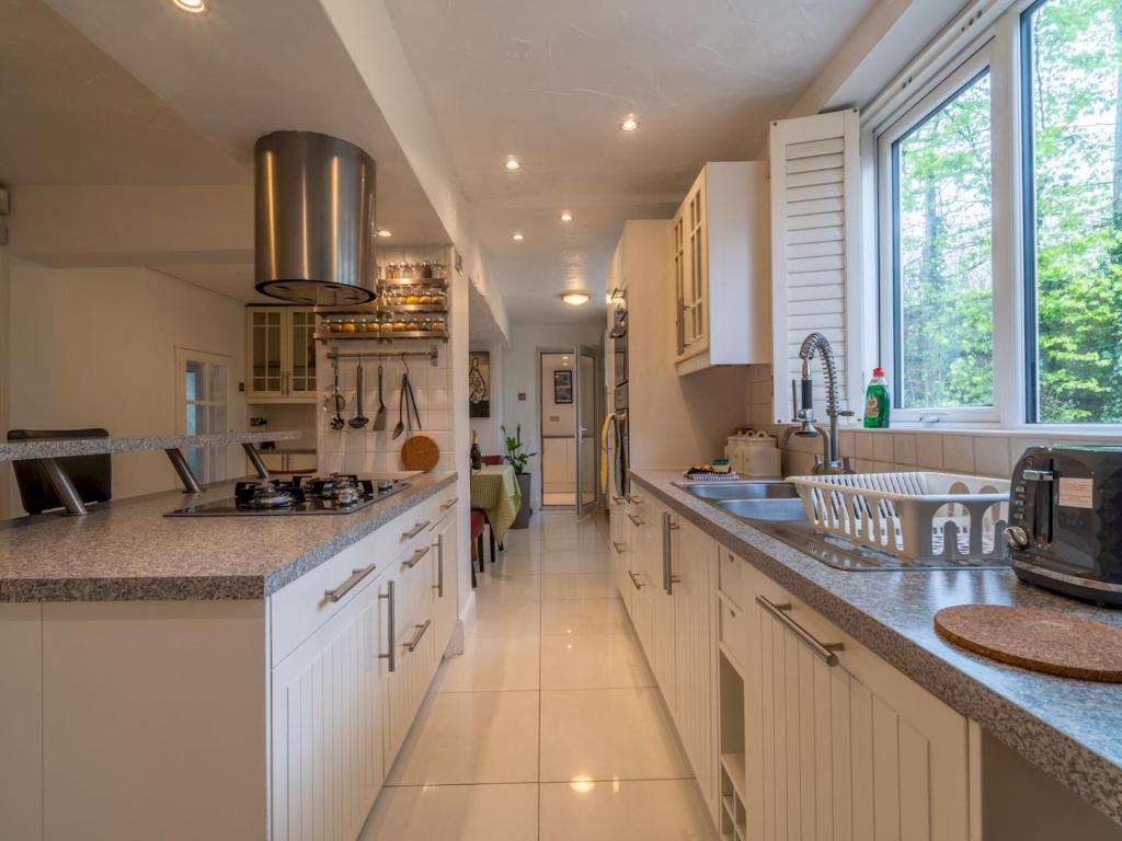 From £66 - Amazing Guest Cottage in Nottingham with Parking! - Pass the ...