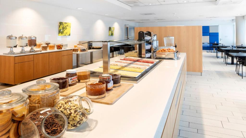 Holiday Inn Express Amsterdam Arena Towers, Amsterdam | 2024 Updated ...