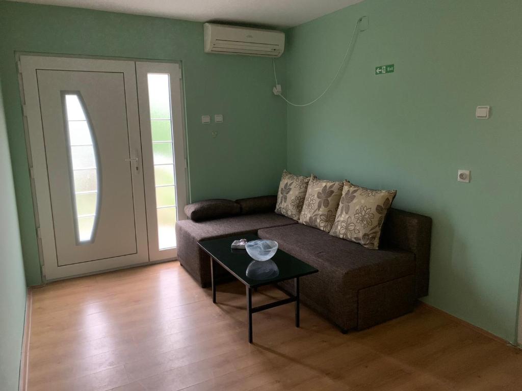 Raša smeštaj - Apartments in Veliko Gradište (Serbia)