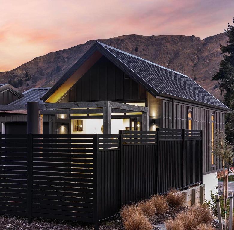 Little Alp Chalet, Queenstown from $98 - Book Now