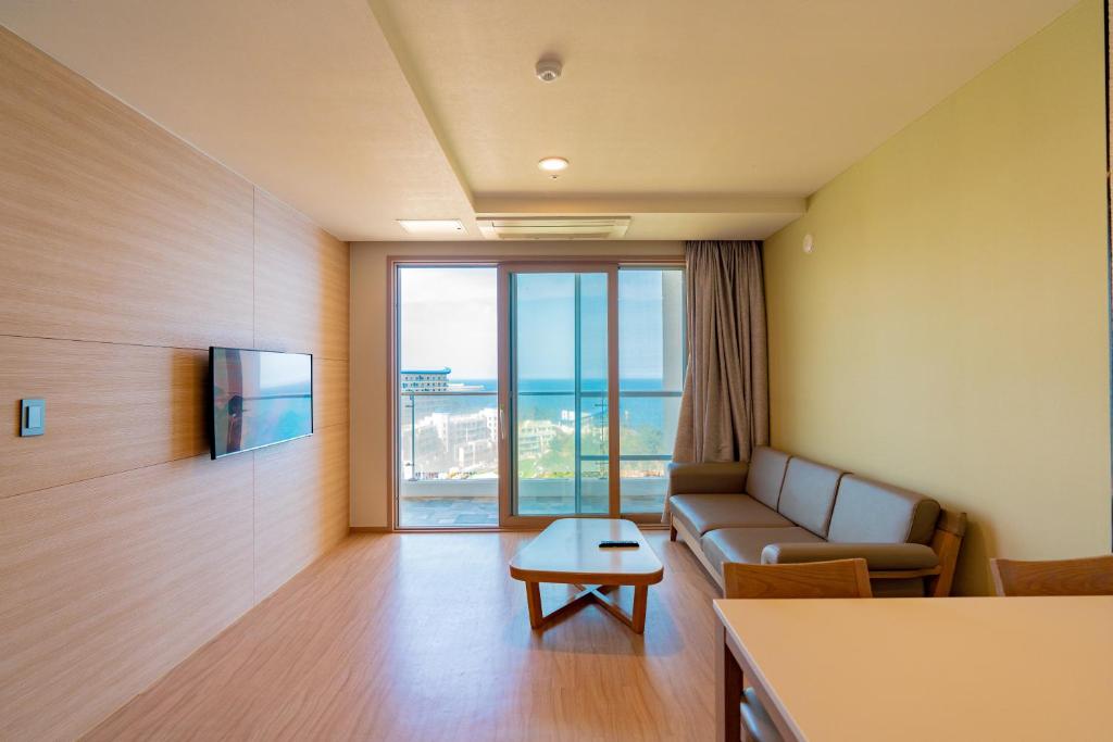 SOL BEACH SAMCHEOK (SOL BEACH HOEL & RESORT SAMCHEOK), Samcheok-si ...