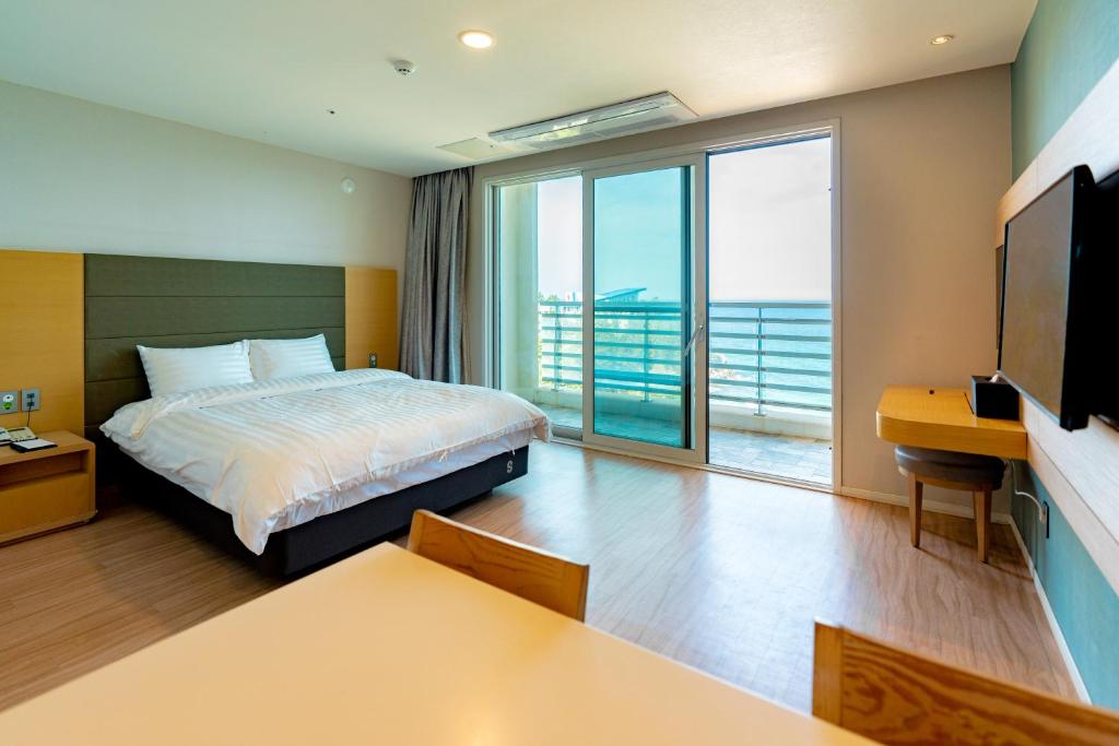 SOL BEACH SAMCHEOK (SOL BEACH HOEL & RESORT SAMCHEOK), Samcheok-si ...