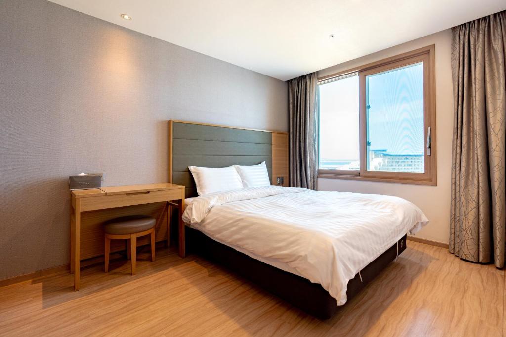 SOL BEACH SAMCHEOK (SOL BEACH HOEL & RESORT SAMCHEOK), Samcheok-si ...