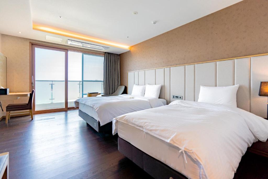 SOL BEACH SAMCHEOK (SOL BEACH HOEL & RESORT SAMCHEOK), Samcheok-si ...