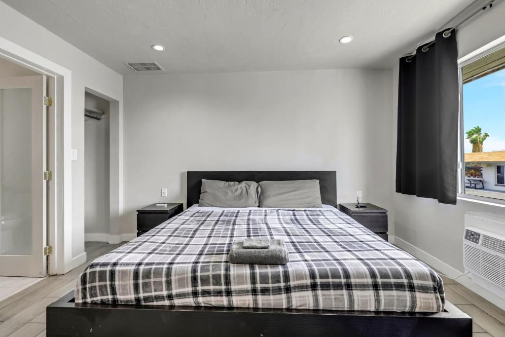 Desert Moon Motel - 2025 Exclusive Deals