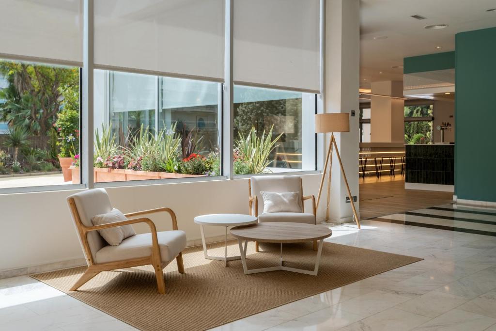 Ponient Piramide Salou by PortAventura World Hotel - Deals, Photos ...