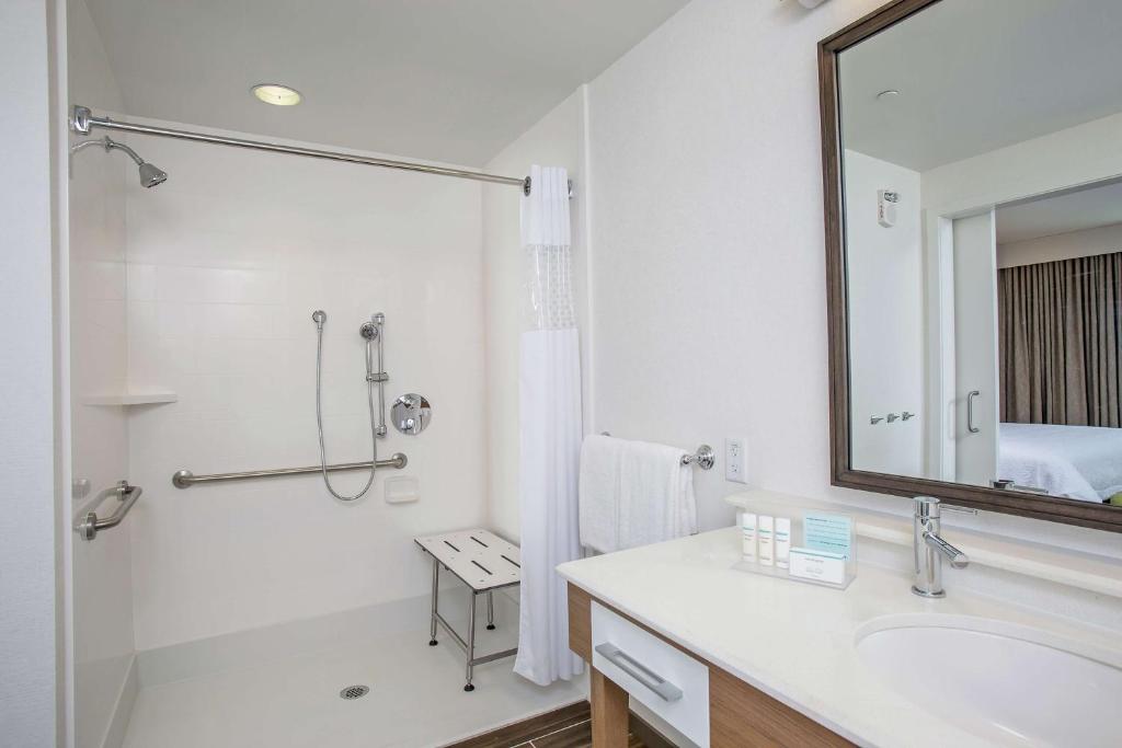 Hampton Inn & Suites Oahu/Kapolei, Kapolei (HI) | 2024 Updated Prices ...