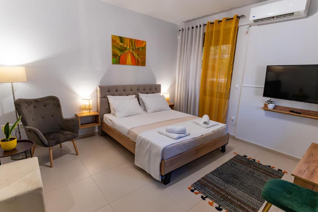 Lion's Cave suite No 1, Kalamata from €83 - Book Now