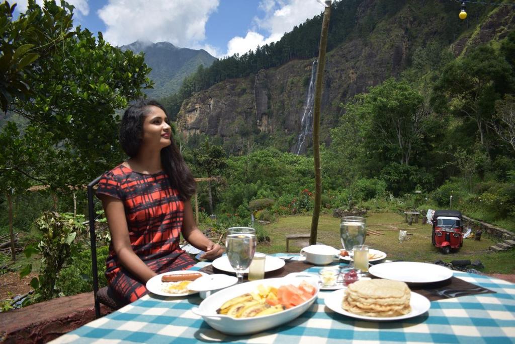 Bambarakanda Holiday Resort in Kalupahana, Sri Lanka - reviews, prices ...