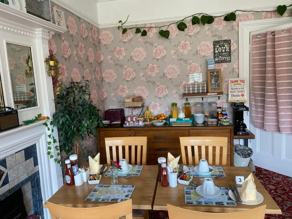 The Palms Guest house | Devon Guide