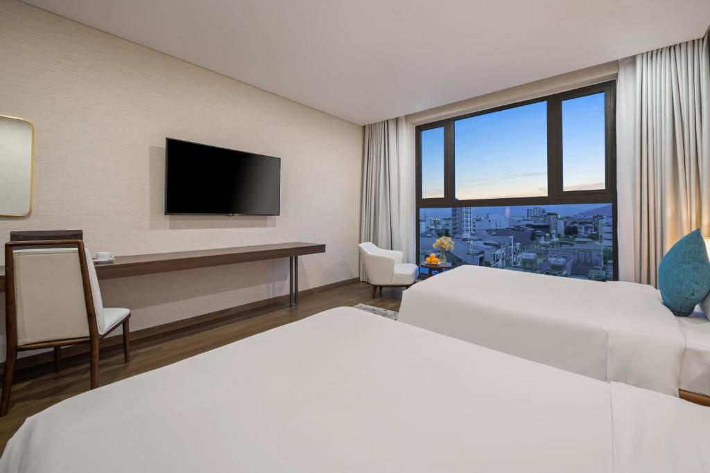 Golden Lotus Grand Da Nang Hotel - Deals, Photos & Reviews