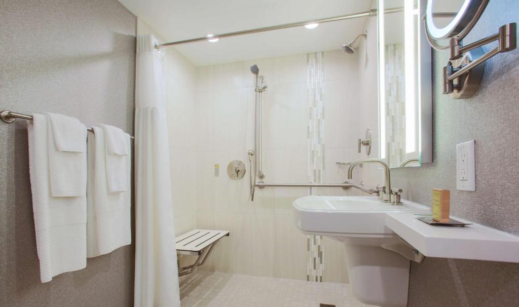 Doubletree Chicago Alsip Hotel, Alsip (IL) | 2024 Updated Prices, Deals