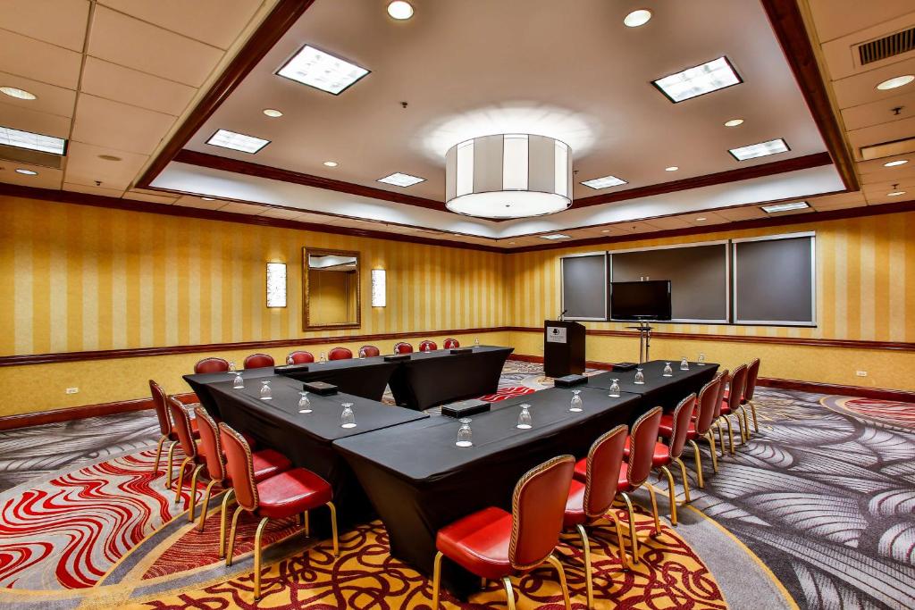 Doubletree Chicago Alsip Hotel, Alsip (IL) | 2024 Updated Prices, Deals