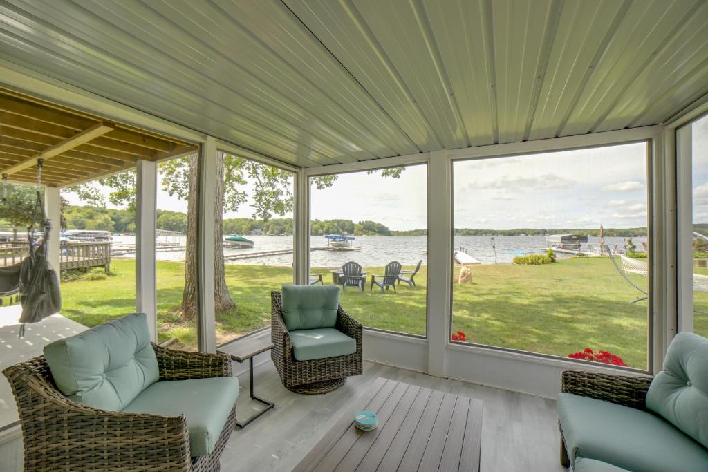From $85 - Lake Retreat with Fire Pit Pierson Paradise, Howard City, MI