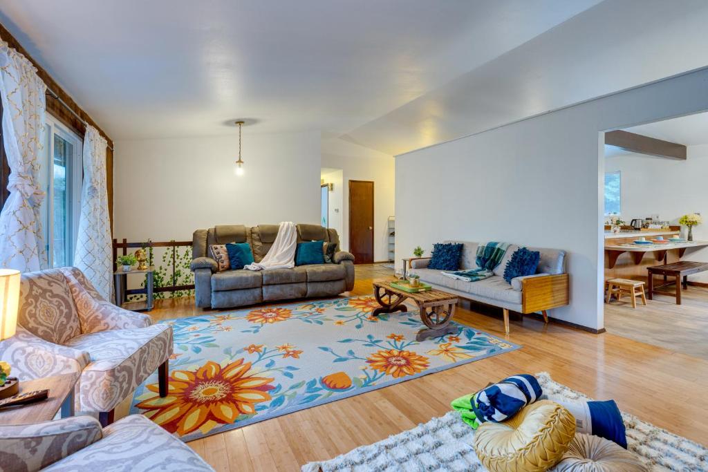 From $61 - Expansive Lake Forest Park Home with Private Deck, WA