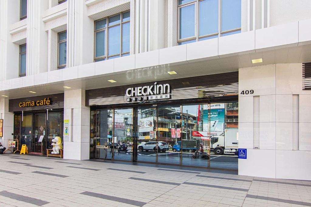 CHECK inn New Taipei LuZhou Hotel - Deals, Photos & Reviews