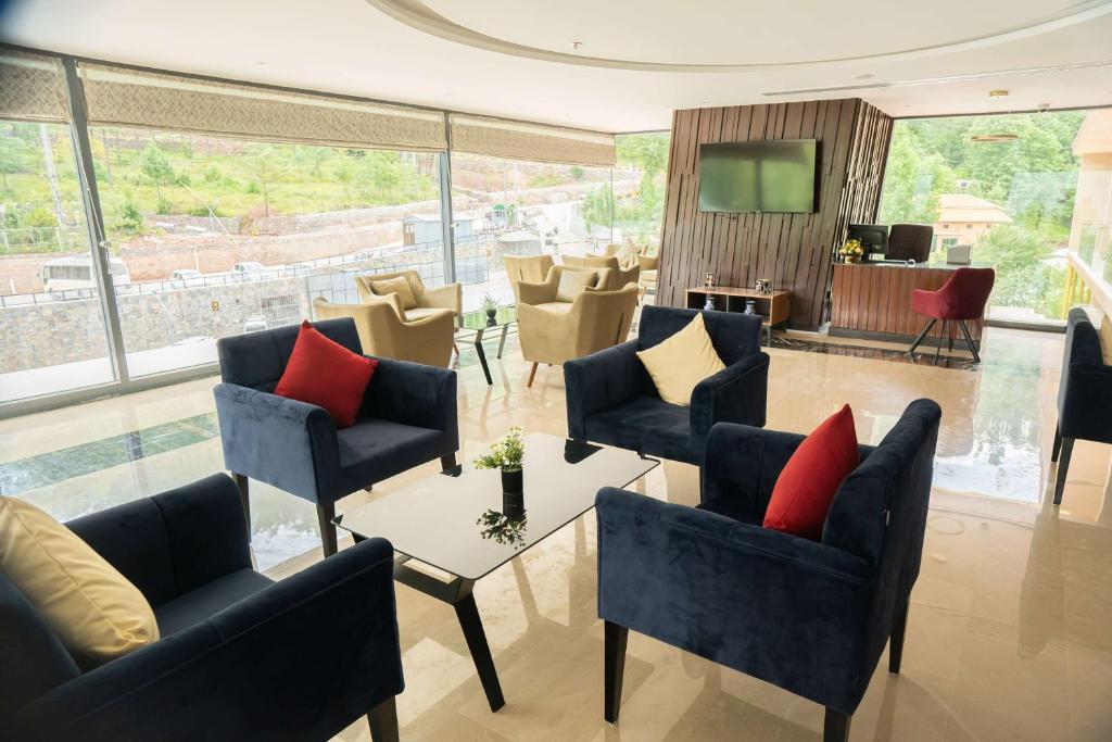 Ramada by Wyndham Murree Lower Topa Resort Hotel (Rawalpindi) - Deals ...