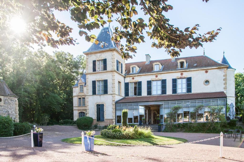 Le Chateau De Champlong - Chateaux et Hotels Collection in Villerest ...