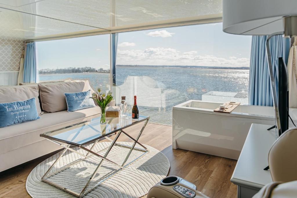 HT Houseboats - luksusowe domki na wodzie - sauna, jacuzzi Hotel ...