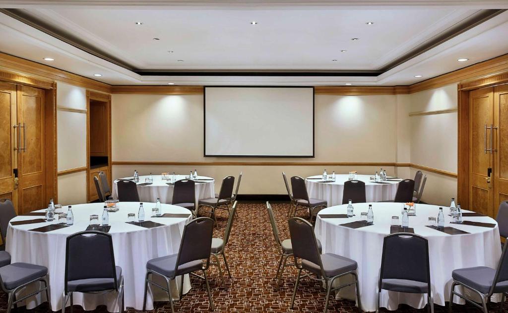 Hilton Sandton Hotel, Johannesburg | 2024 Updated Prices, Deals