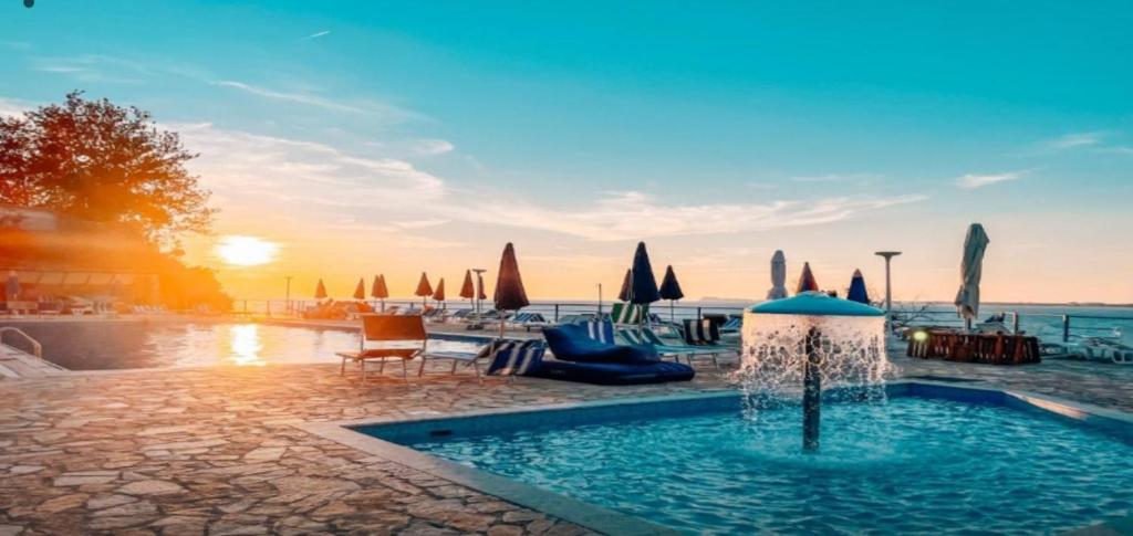 Marina Bay Luxury Resort & Spa, Vlorë, Albanie - avis et prix | Planet ...