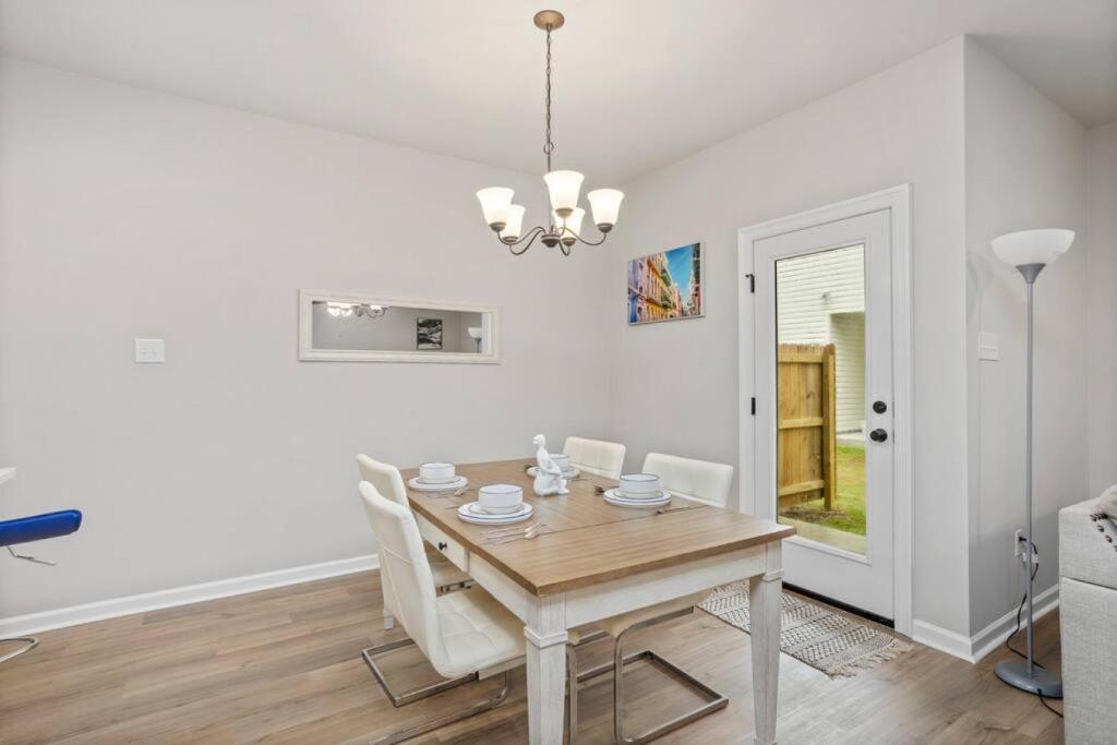 From $41pp - Tigers Lair Bungalow by LSU Baseball Park - CB1030, Baton ...