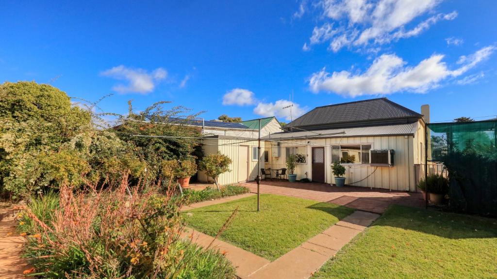 Charles Rasp Motor Inn and Cottages, Broken Hill | 2024 Updated Prices ...