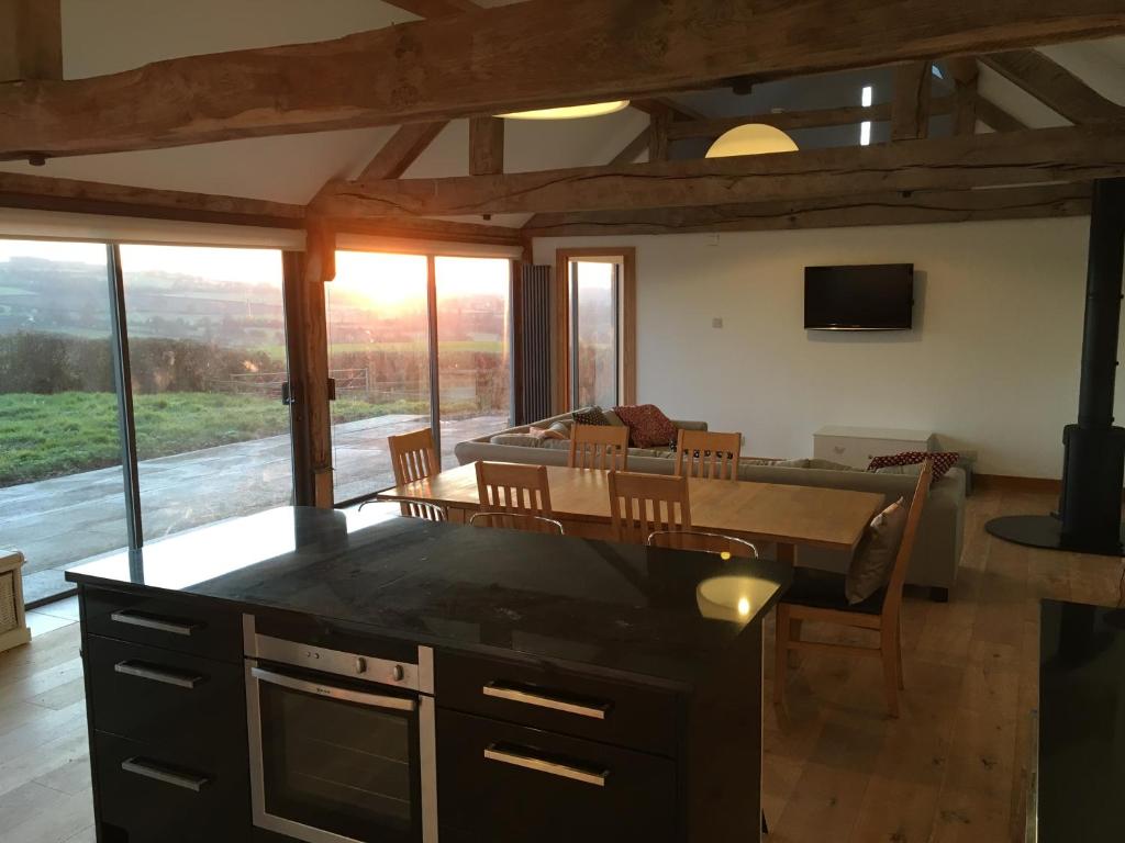Red Brick Barn, Sutton under Brailes from £40pp - Book Now