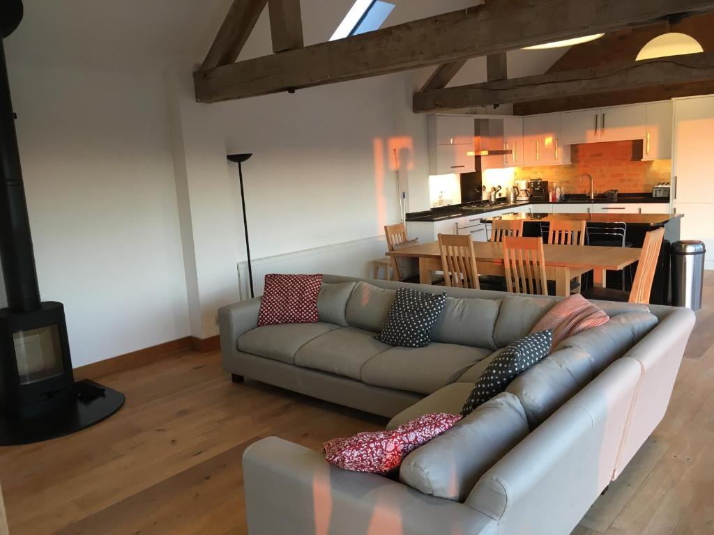 Red Brick Barn, Sutton under Brailes from £40pp - Book Now