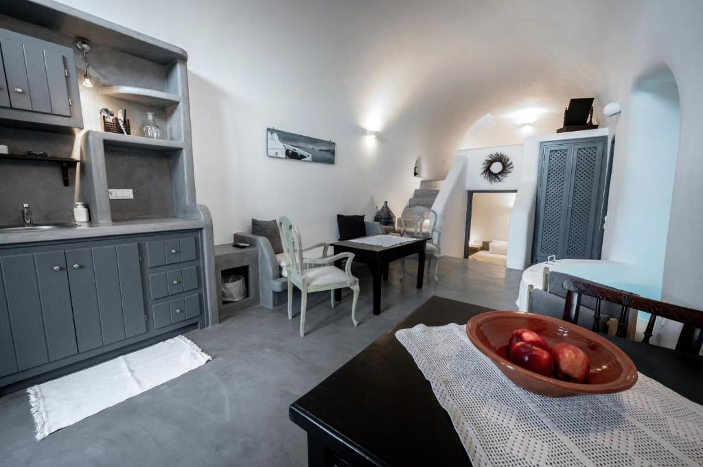 Lotza Studios - 2024 Deals from $126