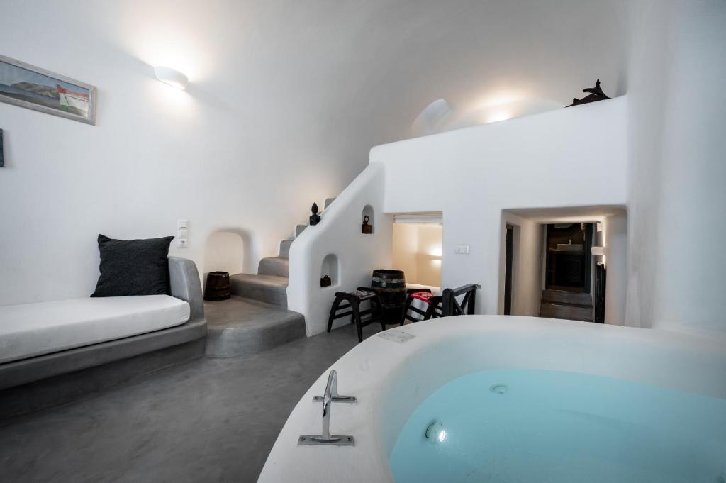 Lotza Studios - 2024 Deals from $126