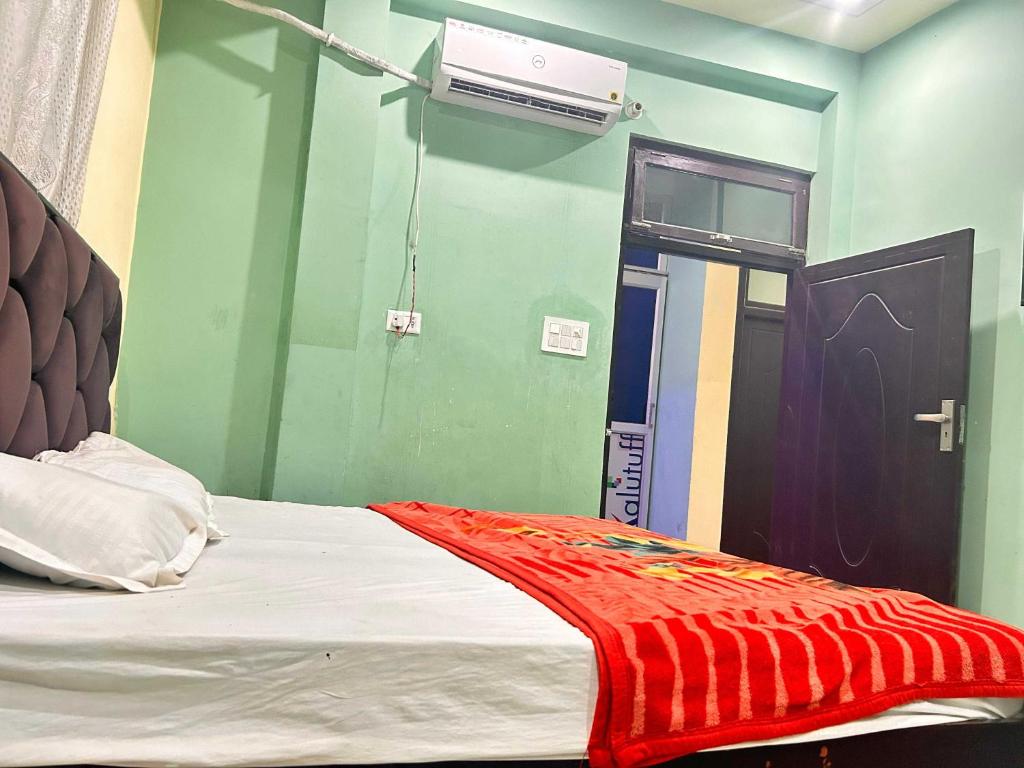 Hotel O sr guest house, Lucknow up to 25% OFF - Book Now