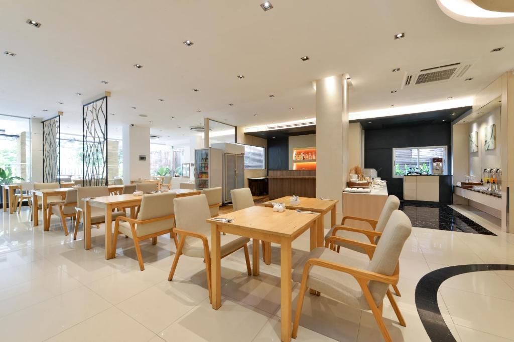 Royal View Resort, Bangkok | 2024 Updated Prices, Deals