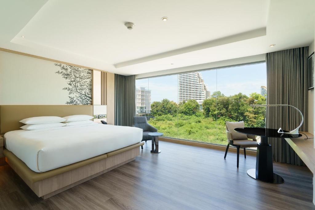 Courtyard North Pattaya Hotel - Deals, Photos & Reviews