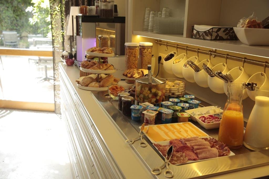 Hotel le Dauphin, Paris | 2024 Updated Prices, Deals