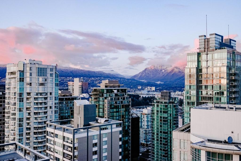 Blue Horizon Hotel, Vancouver (BC) | 2024 Updated Prices, Deals