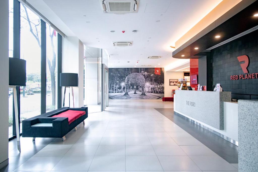 Red Planet BGC The Fort Hotel (Manila) - Deals, Photos & Reviews