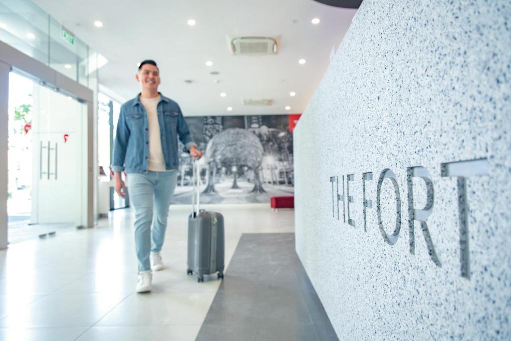 Red Planet BGC The Fort Hotel (Manila) - Deals, Photos & Reviews