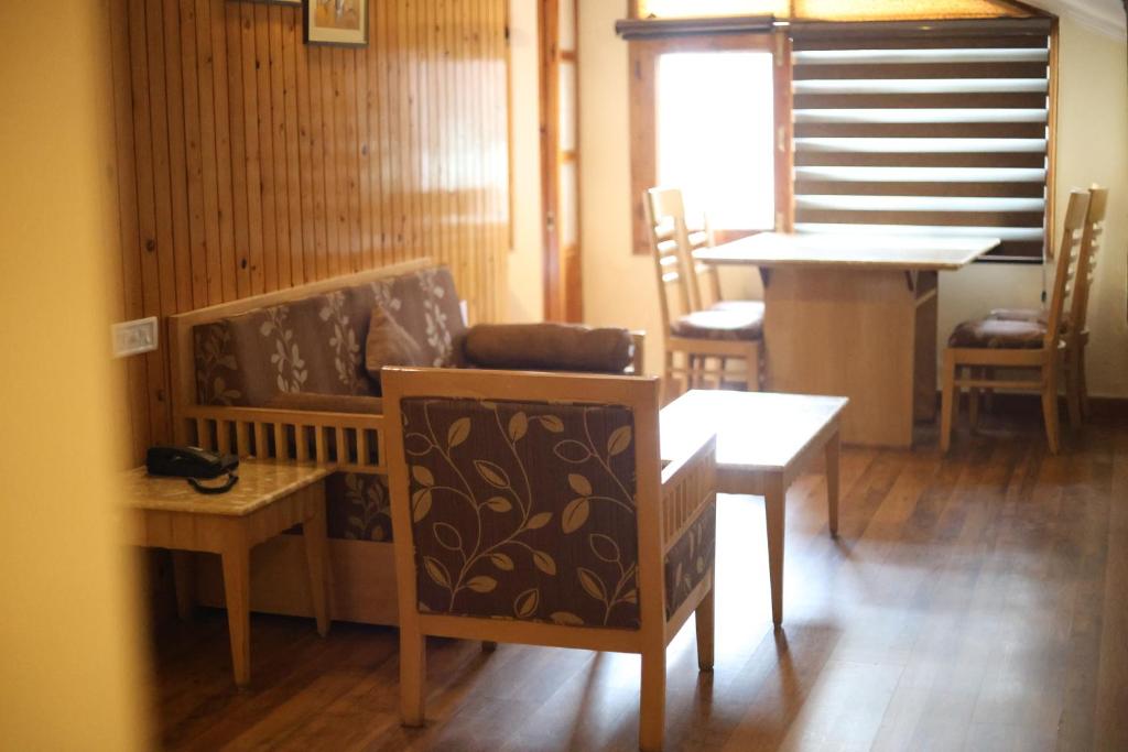 Willow Banks Hotel | Shimla 2020 UPDATED DEALS, HD Photos & Reviews