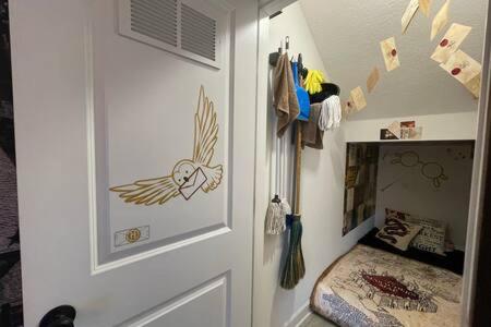 Magical Muggle Mansion swimming-pool & Spa 23 people , Holiday home ...