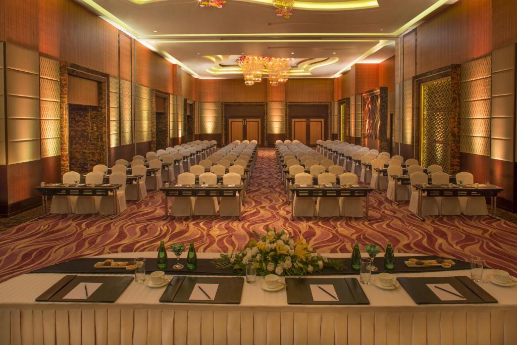 Radisson Blu Hotel Indore, Indore | 2024 Updated Prices, Deals