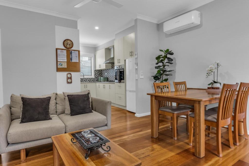 Up to 28% off - Eagle View Unit - 29 Mirrabooka Road, Mallacoota
