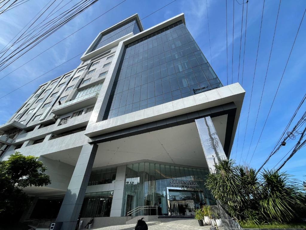 Golden Peak Hotel & Suites powered by Cocotel, Cebu | 2025 Updated ...