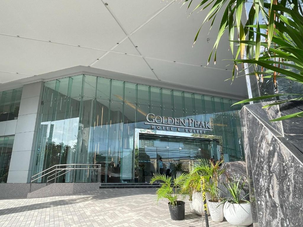 Golden Peak Hotel & Suites powered by Cocotel, Cebu | 2024 Updated ...