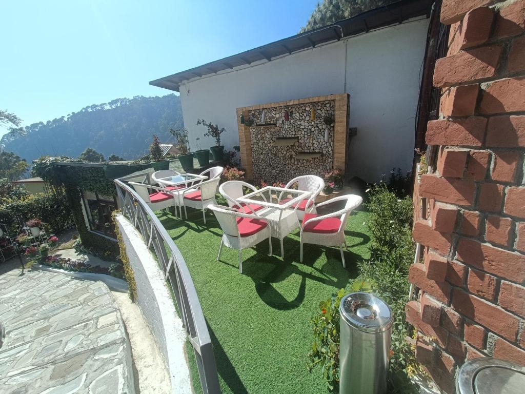 Zone Connect by The Park Lansdowne Hotel - Deals, Photos & Reviews