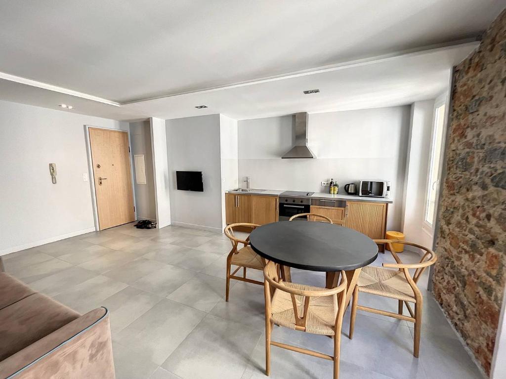 BAT2 - Cannes, Carré d'Or, beau 2 pièces from €39pp